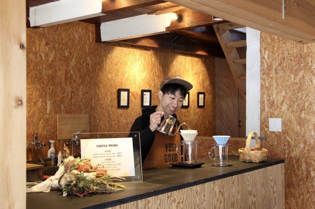 【高知グルメ】いの町で遊ぶ！「UKIKI COFFEE STAND」のこだわりコーヒーと「土佐和紙工芸村くらうど」で紙漉き体験！ほっとこうちオススメ情報 | 【高知県公式】高知県のあれこれ ...