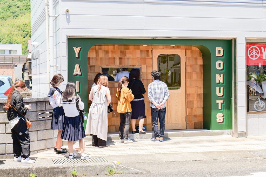 【高知グルメ】ふわふわもっちりな高知らしいカラフルドーナツ「YAIRO DONUTS」ほっとこうちオススメ情報 | 【高知県公式】高知県のあれこれまとめサイト「高知家の