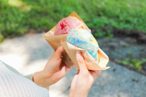 【高知グルメ】ふわふわもっちりな高知らしいカラフルドーナツ「YAIRO DONUTS」ほっとこうちオススメ情報 | 【高知県公式】高知県のあれこれまとめサイト「高知家の