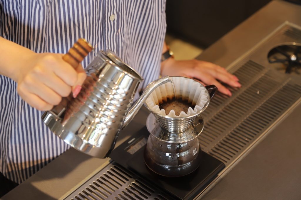 【高知グルメ】自家焙煎コーヒーを開放的な空間で味わうカフェ「GRAYGE COFFEE ROASTER」 | 【高知県公式】高知県のあれこれまとめサイト「高知家の